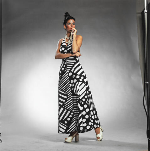 Pitkä leninki 70-luvulta | Helsingin kaupunki