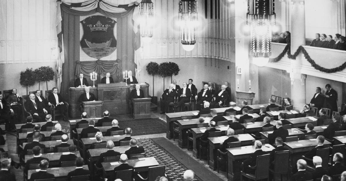 Kaupunginvaltuuston historia | Helsingin kaupunki